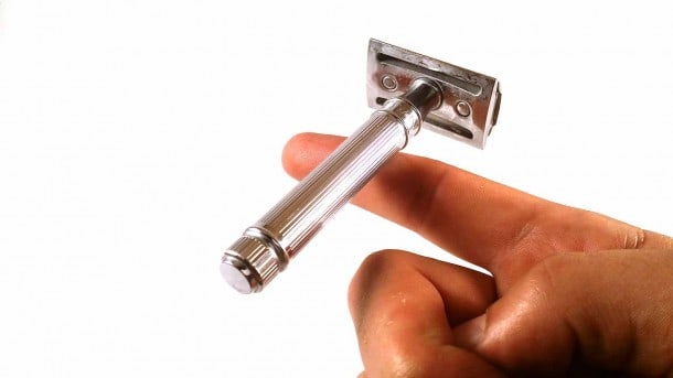 How to hold a safety razor - Let's talk about 2025 methods