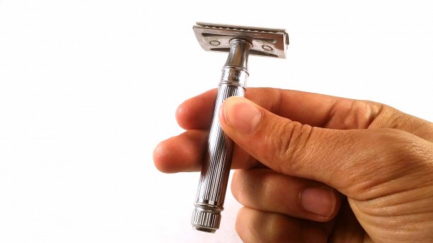 How to hold a safety razor - Let's talk about 2025 methods