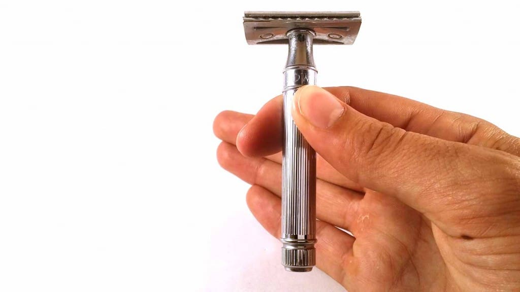 How to hold a safety razor - Let's talk about 2025 methods