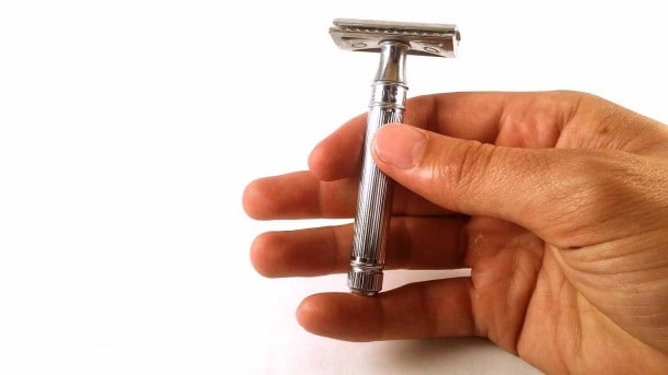 How to hold a safety razor - Let's talk about 2025 methods