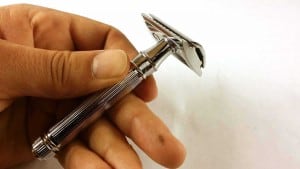 How to Clean a Safety Razor in 2025 [Simple Steps]