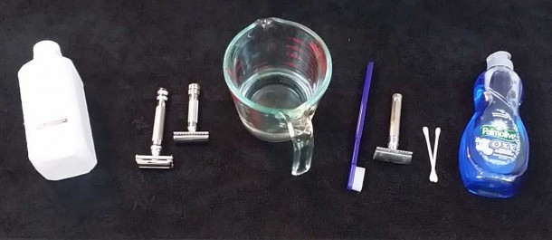 How to Clean a Safety Razor in 2025 [Simple Steps]